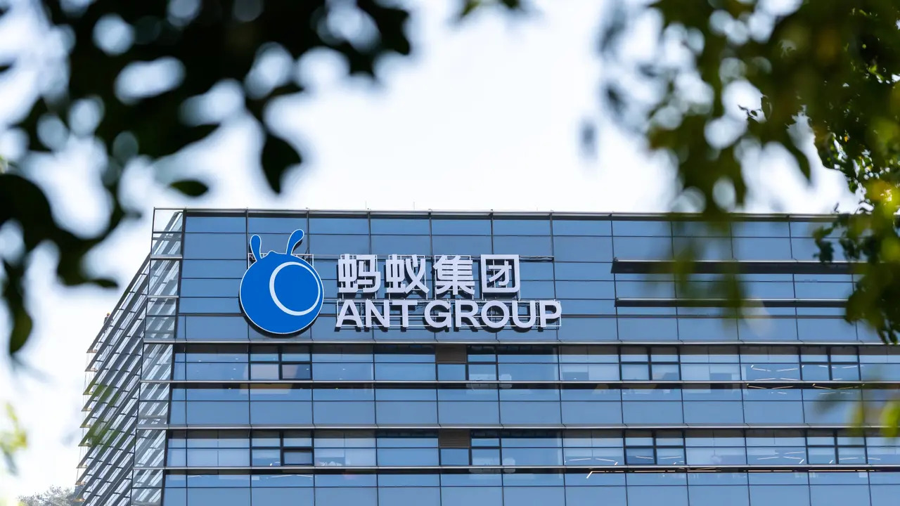 Ant Group'un Yeni Yapay Zeka Modeli: Ling-1T Duyuruldu | Donanım Plus